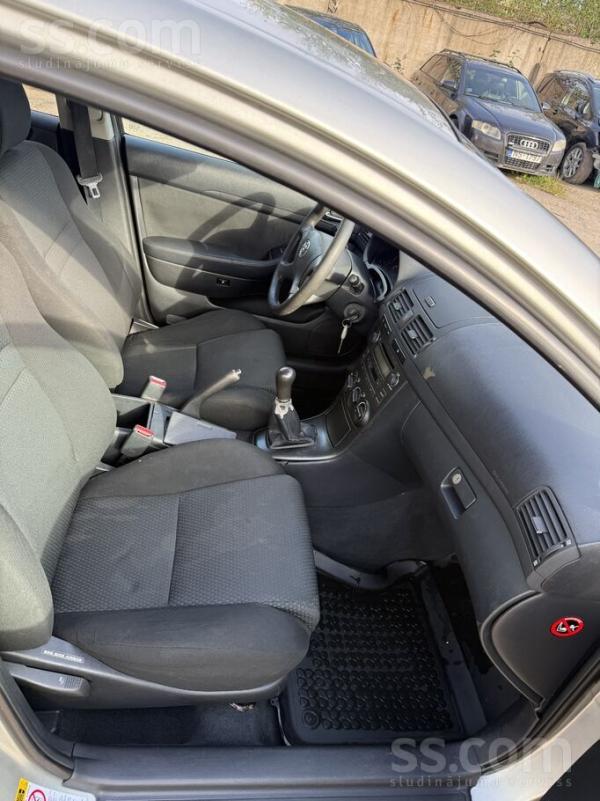 Pelēks Toyota Avensis 2005 Rīga, ar dzinēja tilpumu 2.00 L un nobraukumu 300 tūkst. km par 1250 €, foto 7 vietnē AUTOMOTO.COM.LV