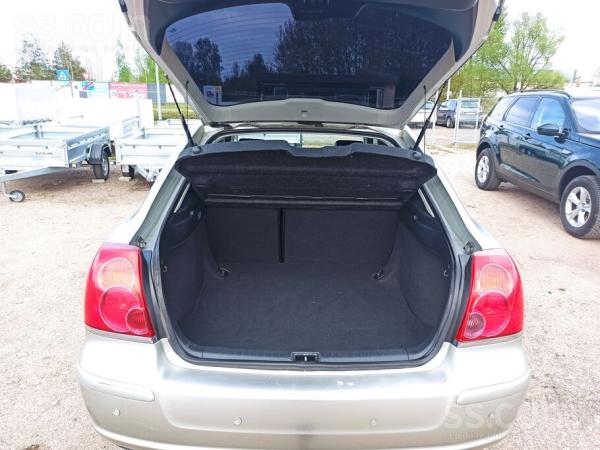 Grey Toyota Avensis 2006 in Daugavpils, with an engine capacity of 2.20 L and mileage of 0 thousand km for 2650 €, photo 9 on AUTOMOTO.COM.LV