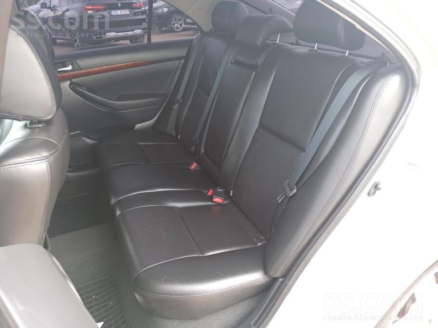 Grey Toyota Avensis 2006 in Daugavpils, with an engine capacity of 2.20 L and mileage of 0 thousand km for 2650 €, photo 14 on AUTOMOTO.COM.LV