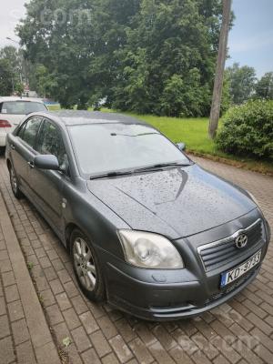 Pelēks Toyota Avensis 2006 Rīga, ar dzinēja tilpumu 2.20 L un nobraukumu 320 tūkst. km par 1500 €, foto  vietnē AUTOMOTO.COM.LV