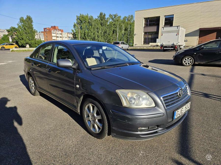 Grey Toyota Avensis 2006 in Vilnius, with an engine capacity of 2.20 L and mileage of 374 thousand km for 2000 €, photo 1 on AUTOMOTO.COM.LV