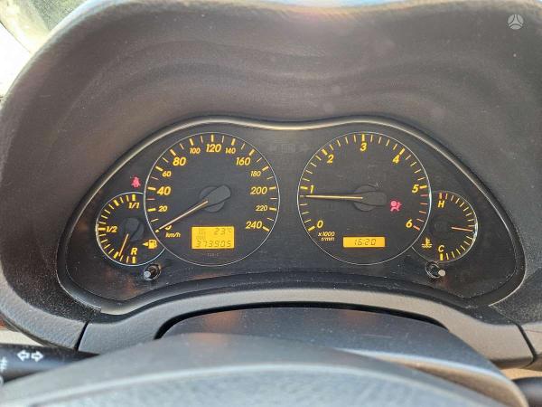 Grey Toyota Avensis 2006 in Vilnius, with an engine capacity of 2.20 L and mileage of 374 thousand km for 2000 €, photo 9 on AUTOMOTO.COM.LV