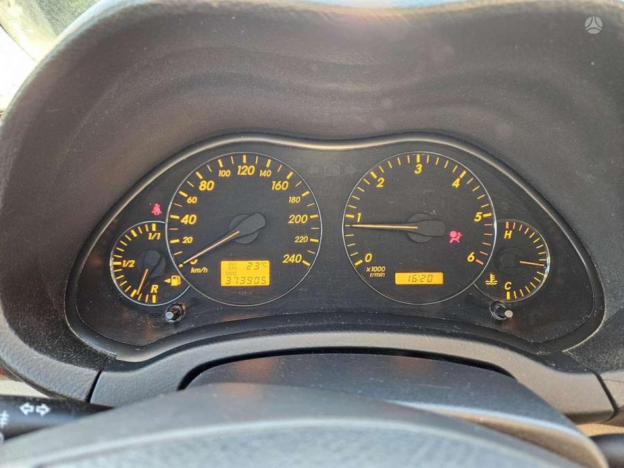 Grey Toyota Avensis 2006 in Vilnius, with an engine capacity of 2.20 L and mileage of 374 thousand km for 2000 €, photo 10 on AUTOMOTO.COM.LV