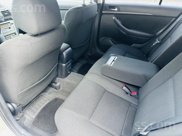 Grey Toyota Avensis 2006 in Riga, with an engine capacity of 2.20 L and mileage of 394 thousand km for 1630 €, photo 8 on AUTOMOTO.COM.LV