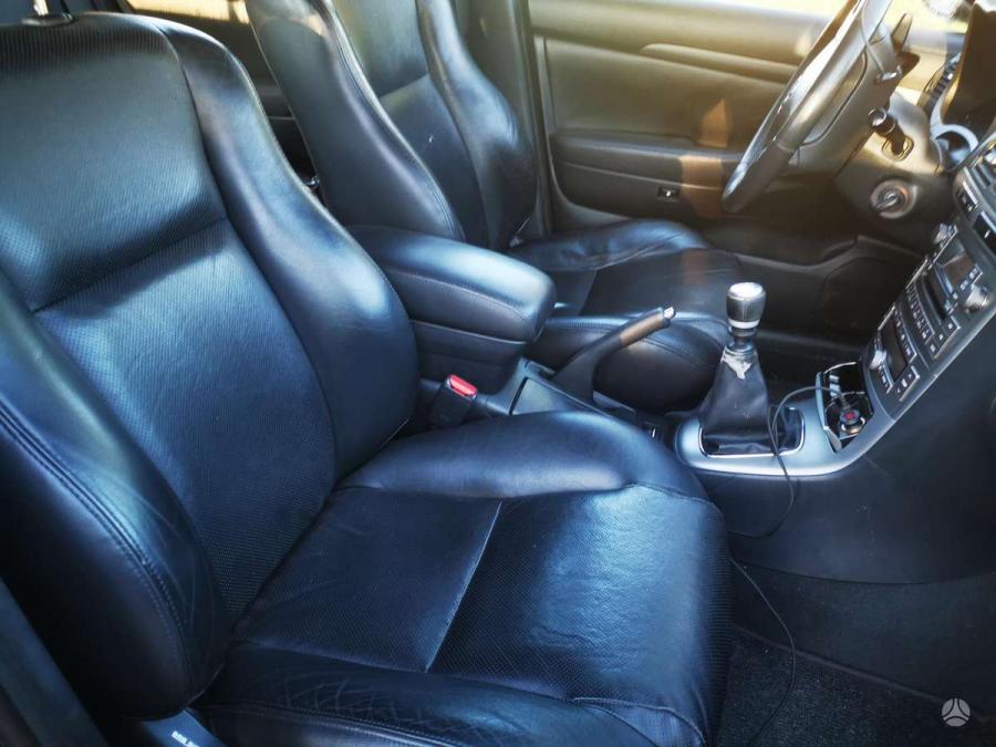 Grey Toyota Avensis 2006 in Vilnius, with an engine capacity of 2.00 L and mileage of 250 thousand km for 2650 €, photo 5 on AUTOMOTO.COM.LV
