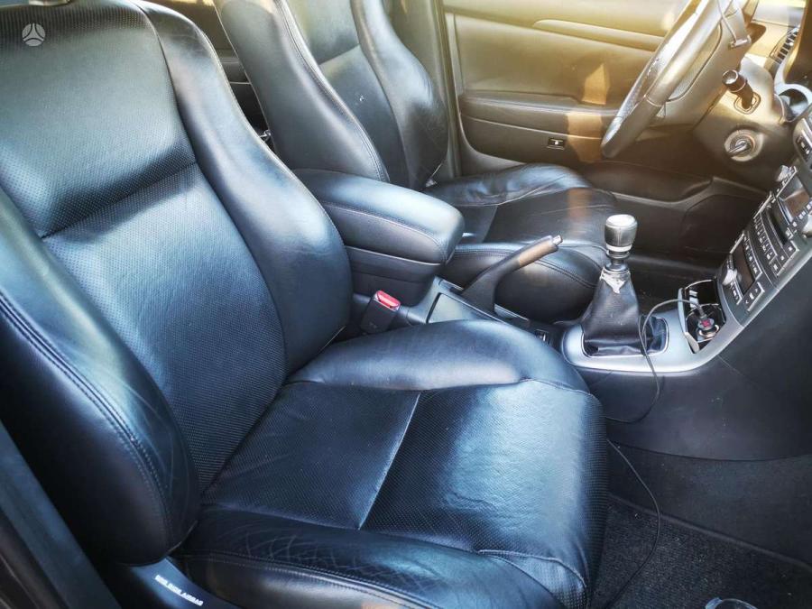 Grey Toyota Avensis 2006 in Vilnius, with an engine capacity of 2.00 L and mileage of 250 thousand km for 2650 €, photo 9 on AUTOMOTO.COM.LV