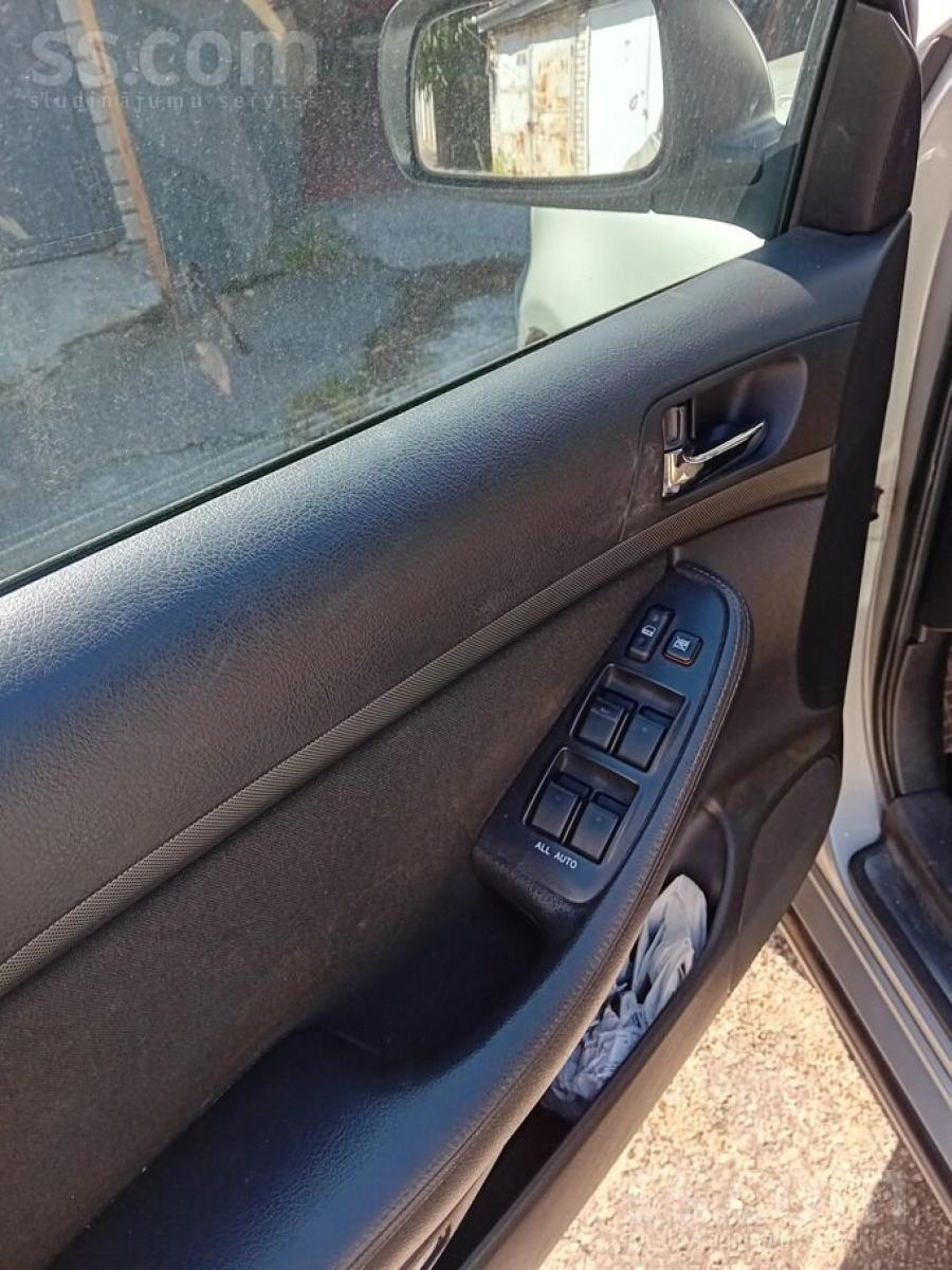 Pelēks Toyota Avensis 2006 Rīga, ar dzinēja tilpumu 2.00 L un nobraukumu 325 tūkst. km par 2000 €, foto 14 vietnē AUTOMOTO.COM.LV