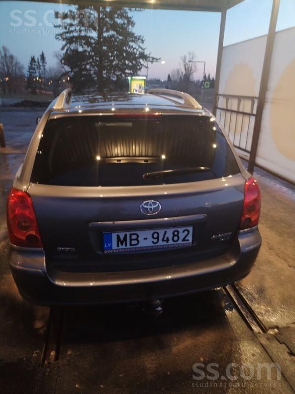 Серый Тойота Авенсис 2006 в Бауска, объемом двигателя 2.20 л и пробегом 245 тыс. км за 2200 €, фото 3 на AUTOMOTO.COM.LV