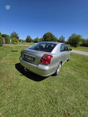 Pelēks Toyota Avensis 2006 Viļņa, ar dzinēja tilpumu 2.00 L un nobraukumu 172 tūkst. km par 2100 €, foto 4 vietnē AUTOMOTO.COM.LV