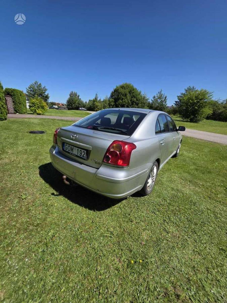 Pelēks Toyota Avensis 2006 Viļņa, ar dzinēja tilpumu 2.00 L un nobraukumu 172 tūkst. km par 2100 €, foto 4 vietnē AUTOMOTO.COM.LV