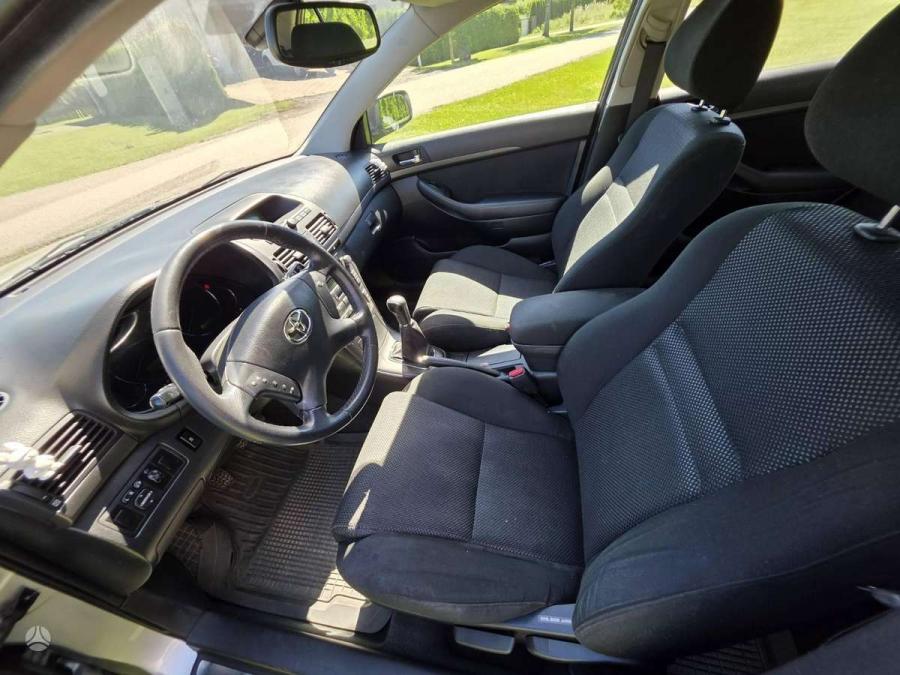 Pelēks Toyota Avensis 2006 Viļņa, ar dzinēja tilpumu 2.00 L un nobraukumu 172 tūkst. km par 2100 €, foto 5 vietnē AUTOMOTO.COM.LV