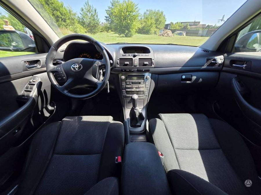 Pelēks Toyota Avensis 2006 Viļņa, ar dzinēja tilpumu 2.00 L un nobraukumu 172 tūkst. km par 2100 €, foto 7 vietnē AUTOMOTO.COM.LV