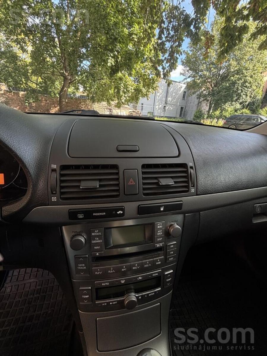 Pelēks Toyota Avensis 2006 Rīga, ar dzinēja tilpumu 2.00 L un nobraukumu 300 tūkst. km par 1700 €, foto 14 vietnē AUTOMOTO.COM.LV