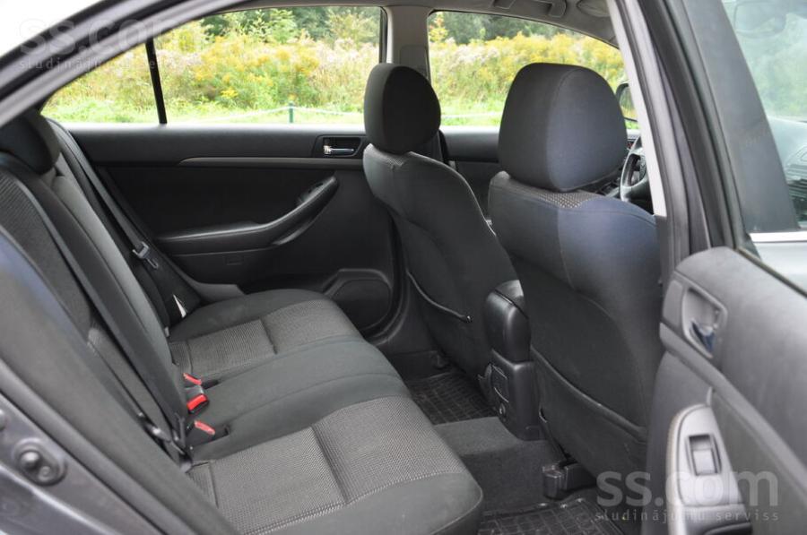 Pelēks Toyota Avensis 2006 Rīga, ar dzinēja tilpumu 2.00 L un nobraukumu 300 tūkst. km par 1850 €, foto 10 vietnē AUTOMOTO.COM.LV