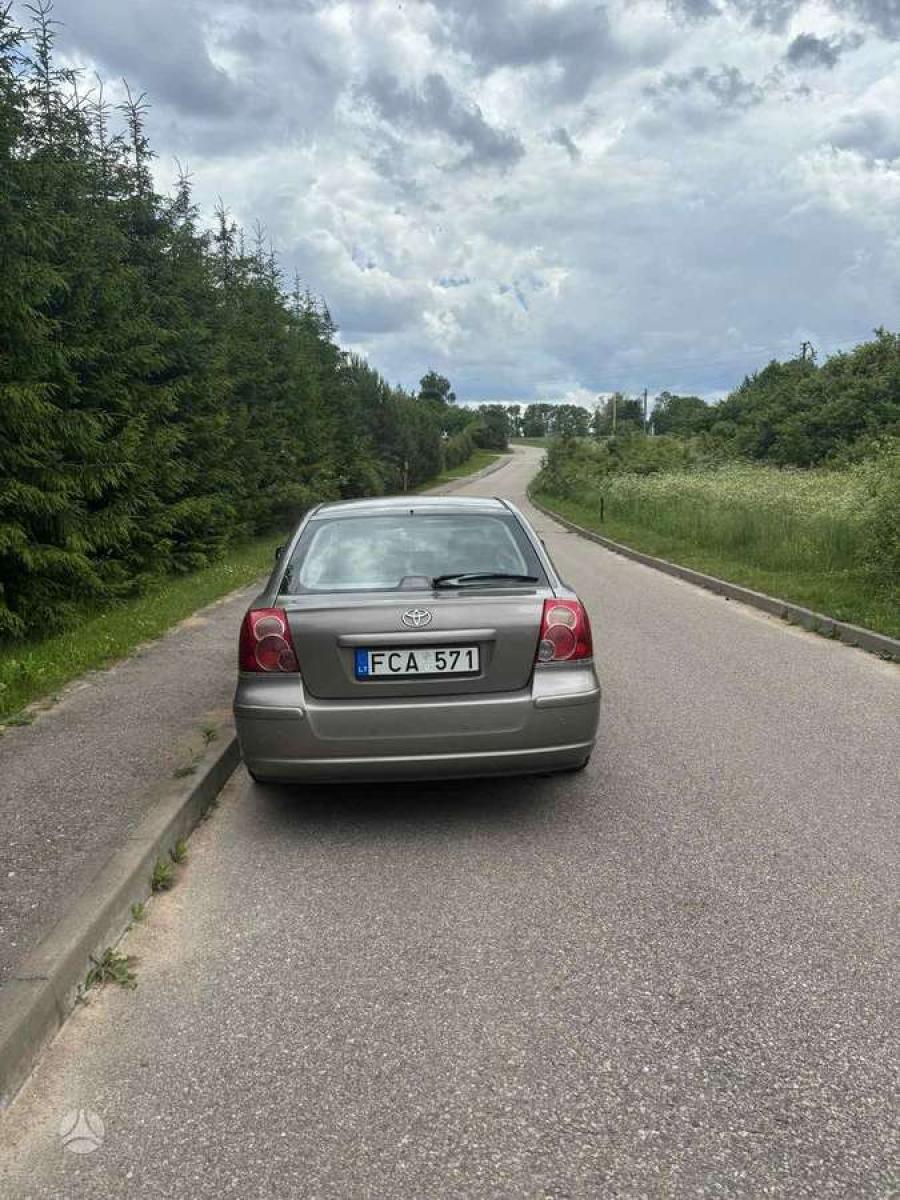 Grey Toyota Avensis 2007 in Ignalina, with an engine capacity of 2.23 L and mileage of 439 thousand km for 1400 €, photo 4 on AUTOMOTO.COM.LV