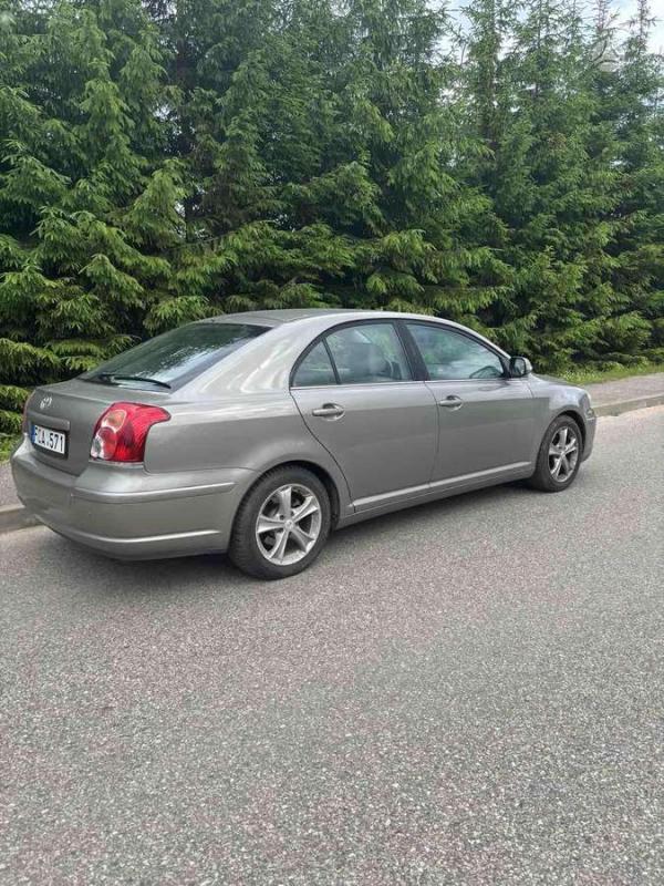 Grey Toyota Avensis 2007 in Ignalina, with an engine capacity of 2.23 L and mileage of 439 thousand km for 1400 €, photo 4 on AUTOMOTO.COM.LV