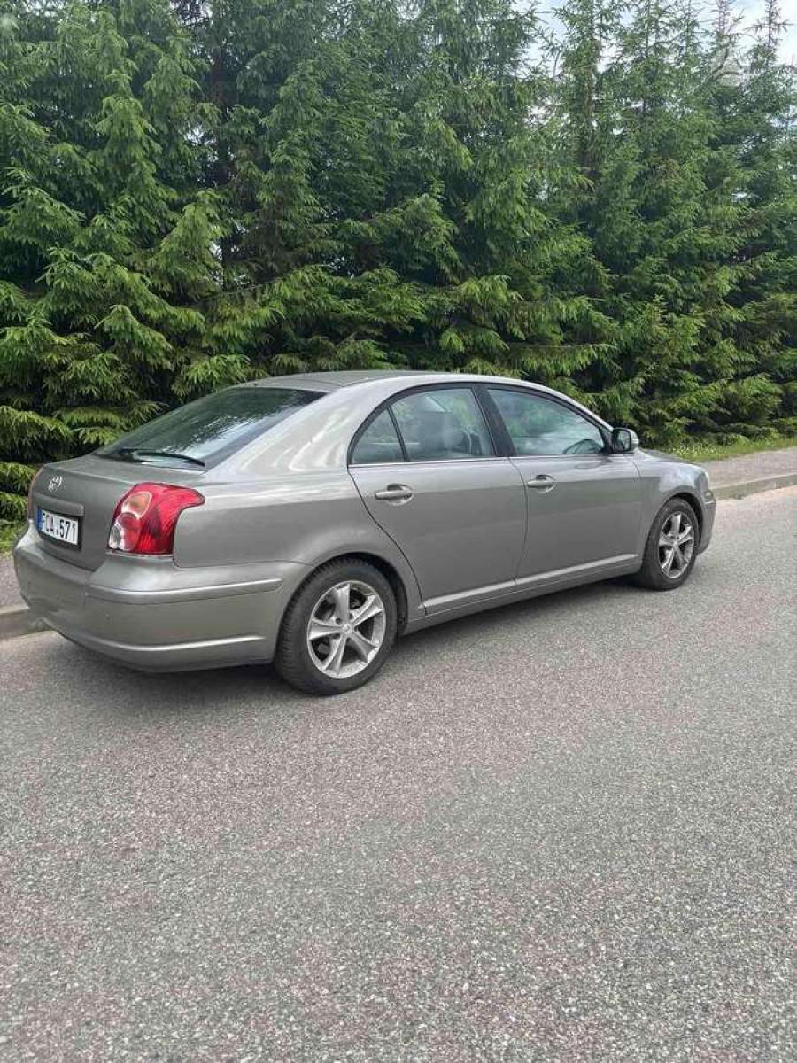 Grey Toyota Avensis 2007 in Ignalina, with an engine capacity of 2.23 L and mileage of 439 thousand km for 1400 €, photo 5 on AUTOMOTO.COM.LV
