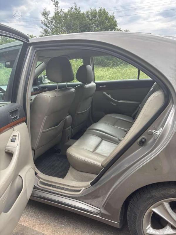 Grey Toyota Avensis 2007 in Ignalina, with an engine capacity of 2.23 L and mileage of 439 thousand km for 1400 €, photo 6 on AUTOMOTO.COM.LV