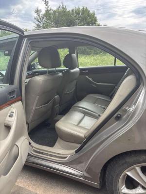 Grey Toyota Avensis 2007 in Ignalina, with an engine capacity of 2.23 L and mileage of 439 thousand km for 1400 €, photo 7 on AUTOMOTO.COM.LV