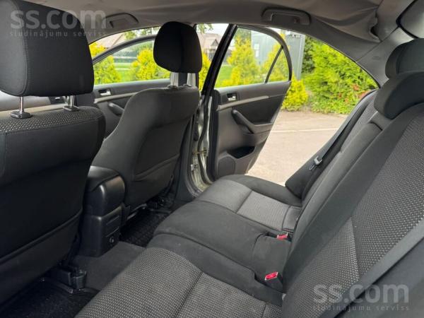 Grey Toyota Avensis 2007 in Riga, with an engine capacity of 2.00 L and mileage of 450 thousand km for 1000 €, photo 7 on AUTOMOTO.COM.LV