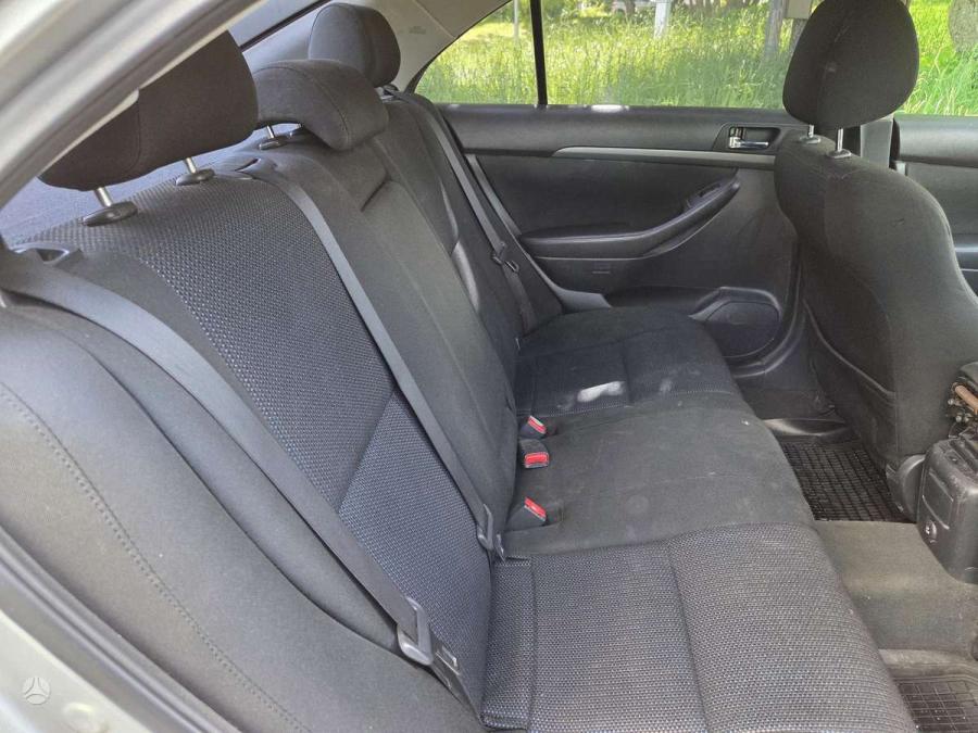 Grey Toyota Avensis 2007 in Vilnius, with an engine capacity of 2.00 L and mileage of 297 thousand km for 2200 €, photo 21 on AUTOMOTO.COM.LV
