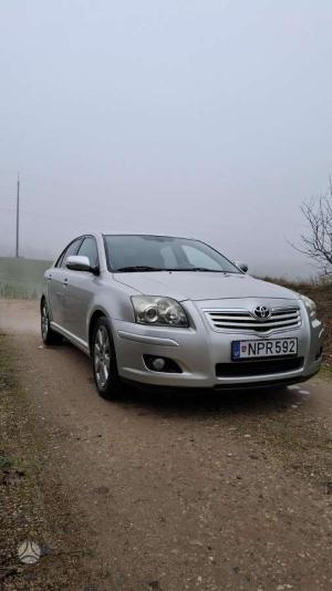 Pelēks Toyota Avensis 2008 Viļņa, ar dzinēja tilpumu 2.23 L un nobraukumu 330 tūkst. km par 1990 €, foto  vietnē AUTOMOTO.COM.LV