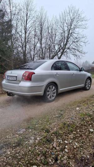 Pelēks Toyota Avensis 2008 Viļņa, ar dzinēja tilpumu 2.23 L un nobraukumu 330 tūkst. km par 1990 €, foto 2 vietnē AUTOMOTO.COM.LV