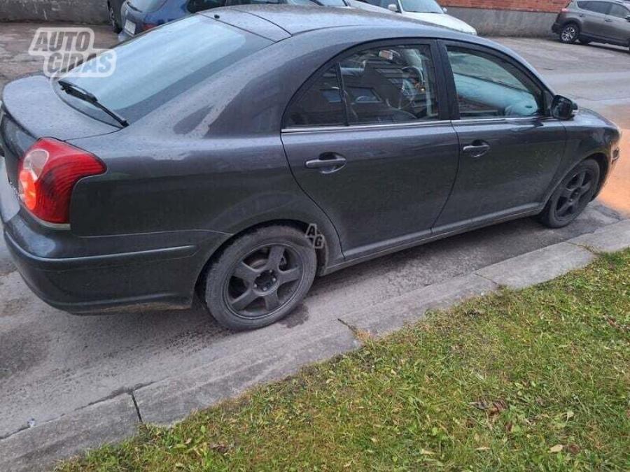 Grey Toyota Avensis 2008 in Siauliai, with an engine capacity of 2.20 L and mileage of 300 thousand km for 1850 €, photo 4 on AUTOMOTO.COM.LV