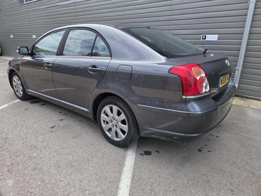Pelēks Toyota Avensis 2008 Rīga, ar dzinēja tilpumu 1.79 L un nobraukumu 160 tūkst. km par 1600 €, foto 6 vietnē AUTOMOTO.COM.LV
