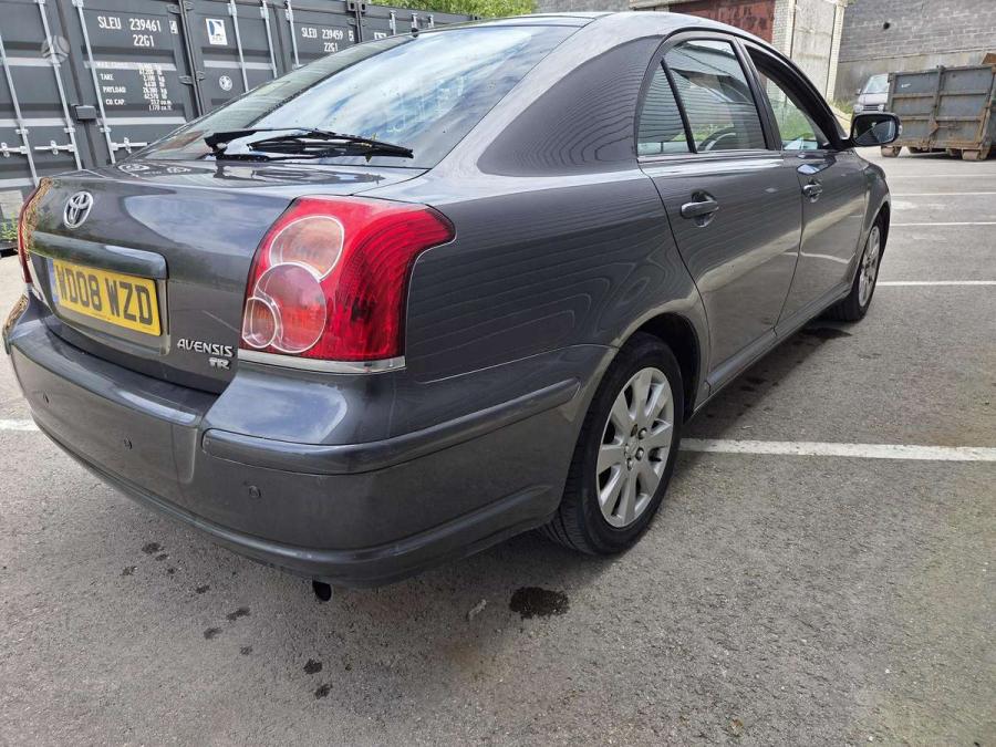 Pelēks Toyota Avensis 2008 Rīga, ar dzinēja tilpumu 1.79 L un nobraukumu 160 tūkst. km par 1600 €, foto 8 vietnē AUTOMOTO.COM.LV