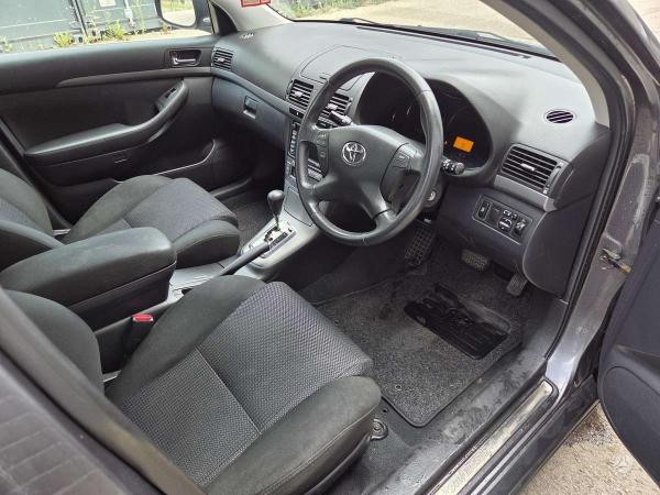 Pelēks Toyota Avensis 2008 Rīga, ar dzinēja tilpumu 1.79 L un nobraukumu 160 tūkst. km par 1600 €, foto 8 vietnē AUTOMOTO.COM.LV