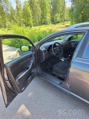 Pelēks Toyota Avensis 2008 Rīga, ar dzinēja tilpumu 2.20 L un nobraukumu 283 tūkst. km par 1900 €, foto 7 vietnē AUTOMOTO.COM.LV