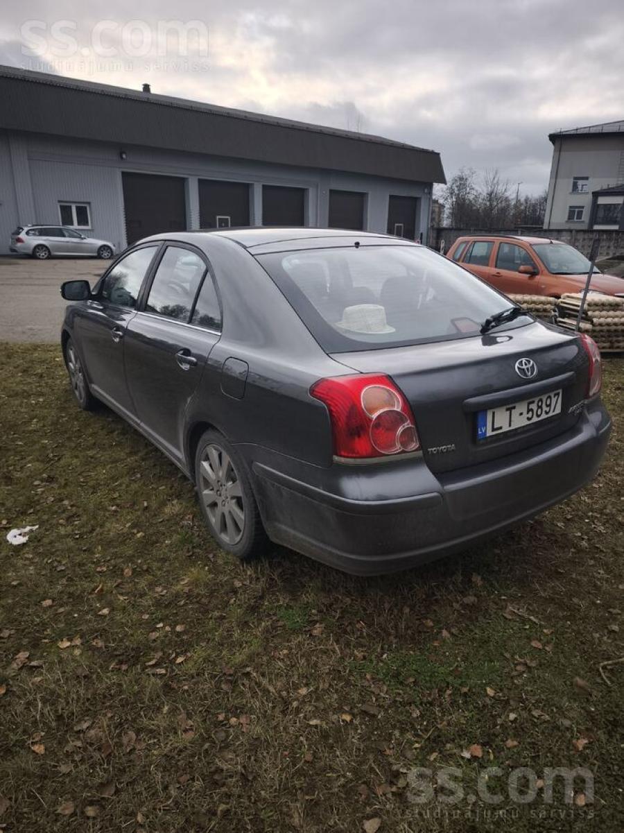 Grey Toyota Avensis 2009 in Daugavpils, with an engine capacity of 2.00 L and mileage of 283 thousand km for 2500 €, photo 3 on AUTOMOTO.COM.LV