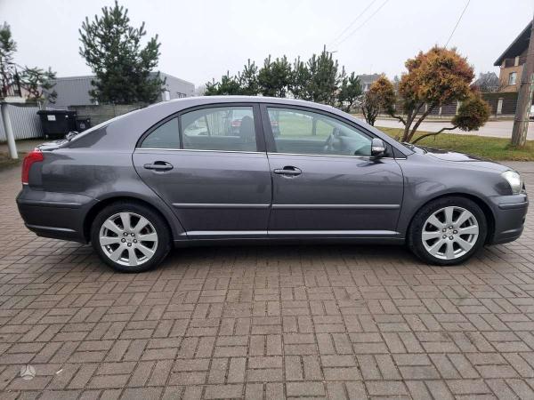 Grey Toyota Avensis 2009 in Taurage, with an engine capacity of 2.00 L and mileage of 231 thousand km for 2900 €, photo 4 on AUTOMOTO.COM.LV