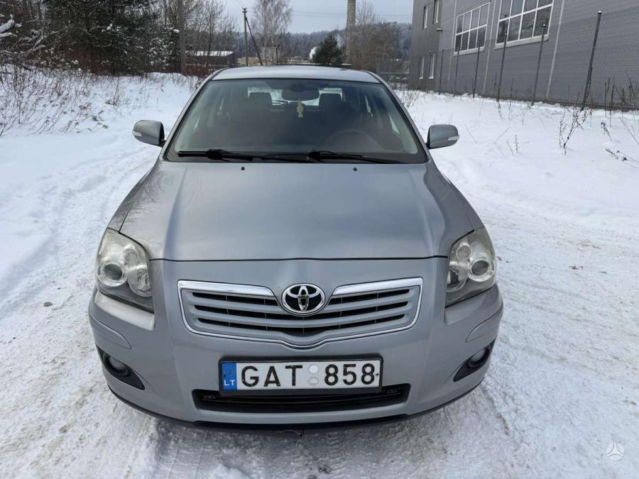 Pelēks Toyota Avensis 2009 Viļņa, ar dzinēja tilpumu 2.00 L un nobraukumu 401 tūkst. km par 1450 €, foto 2 vietnē AUTOMOTO.COM.LV