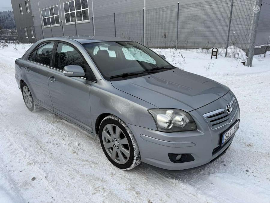 Pelēks Toyota Avensis 2009 Viļņa, ar dzinēja tilpumu 2.00 L un nobraukumu 401 tūkst. km par 1450 €, foto 3 vietnē AUTOMOTO.COM.LV