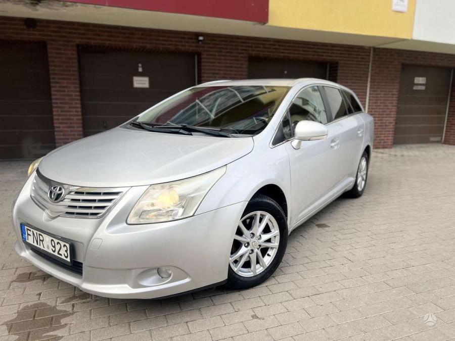 Grey Toyota Avensis 2011 in Vilnius, with an engine capacity of 2.00 L and mileage of 358 thousand km for 2750 €, photo 1 on AUTOMOTO.COM.LV