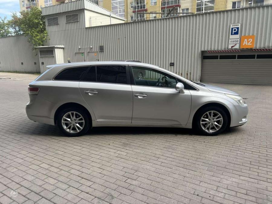 Grey Toyota Avensis 2011 in Vilnius, with an engine capacity of 2.00 L and mileage of 358 thousand km for 2750 €, photo 5 on AUTOMOTO.COM.LV