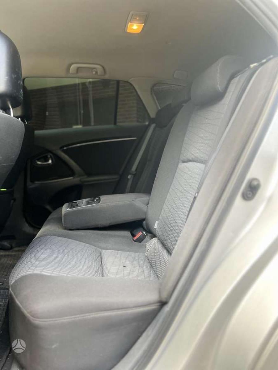 Grey Toyota Avensis 2011 in Vilnius, with an engine capacity of 2.00 L and mileage of 358 thousand km for 2750 €, photo 12 on AUTOMOTO.COM.LV