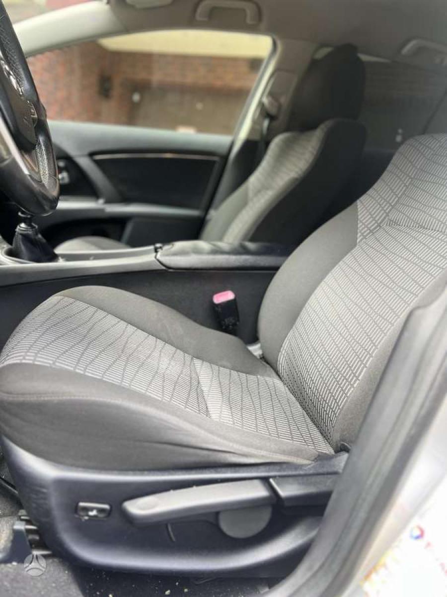Grey Toyota Avensis 2011 in Vilnius, with an engine capacity of 2.00 L and mileage of 358 thousand km for 2750 €, photo 14 on AUTOMOTO.COM.LV