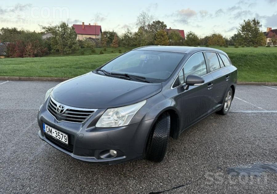 Pelēks Toyota Avensis 2011 Rīga, ar dzinēja tilpumu 2.20 L un nobraukumu 460 tūkst. km par 1490 €, foto 1 vietnē AUTOMOTO.COM.LV
