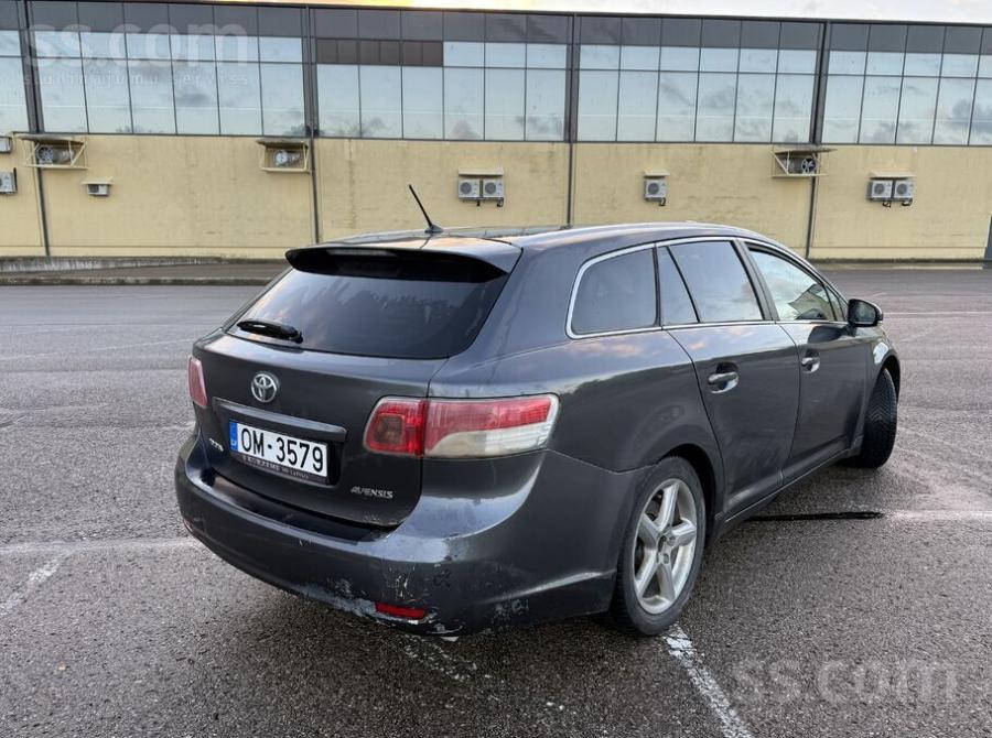 Pelēks Toyota Avensis 2011 Rīga, ar dzinēja tilpumu 2.20 L un nobraukumu 460 tūkst. km par 1490 €, foto 4 vietnē AUTOMOTO.COM.LV