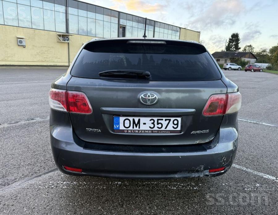 Pelēks Toyota Avensis 2011 Rīga, ar dzinēja tilpumu 2.20 L un nobraukumu 460 tūkst. km par 1490 €, foto 6 vietnē AUTOMOTO.COM.LV