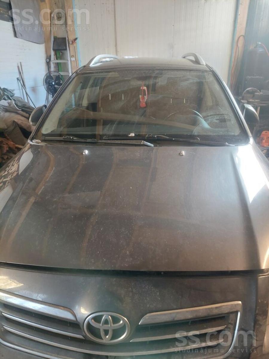 Pelēks Toyota Avensis 2006 Rīga, ar dzinēja tilpumu 2.20 L un nobraukumu 348 tūkst. km par 850 €, foto 1 vietnē AUTOMOTO.COM.LV