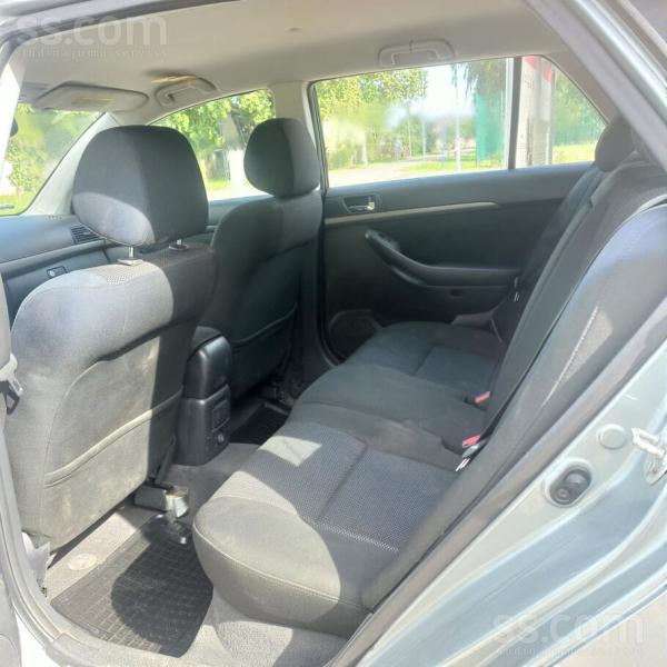 Grey Toyota Avensis 2007 in Bauska, with an engine capacity of 2.20 L and mileage of 268 thousand km for 1750 €, photo 9 on AUTOMOTO.COM.LV