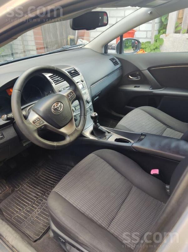 Pelēks Toyota Avensis 2011 Jelgava, ar dzinēja tilpumu 2.00 L un nobraukumu 310 tūkst. km par 3100 €, foto 4 vietnē AUTOMOTO.COM.LV