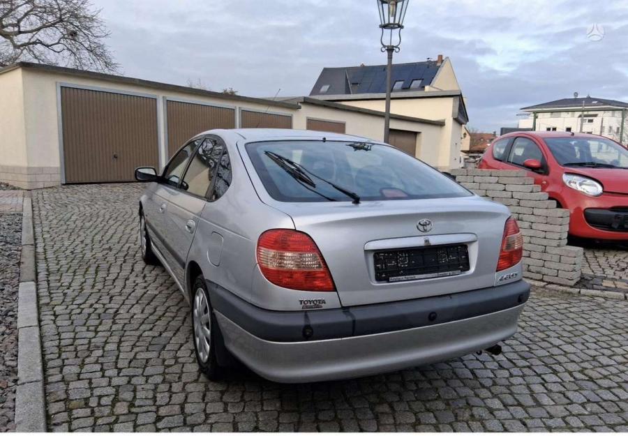 Pelēks Toyota Avensis 2001 Kauņa, ar dzinēja tilpumu 1.98 L un nobraukumu 215 tūkst. km par 950 €, foto 9 vietnē AUTOMOTO.COM.LV