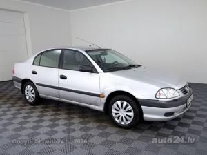 Pelēks Toyota Avensis 2001 Tallina, ar dzinēja tilpumu 1.60 L un nobraukumu 360 tūkst. km par 799 €, foto  vietnē AUTOMOTO.COM.LV