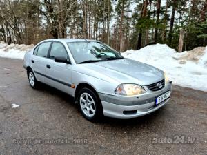 Grey Toyota Avensis 2001 in Tallinn, with an engine capacity of 1.60 L and mileage of 175 thousand km for 990 €, photo 3 on AUTOMOTO.COM.LV