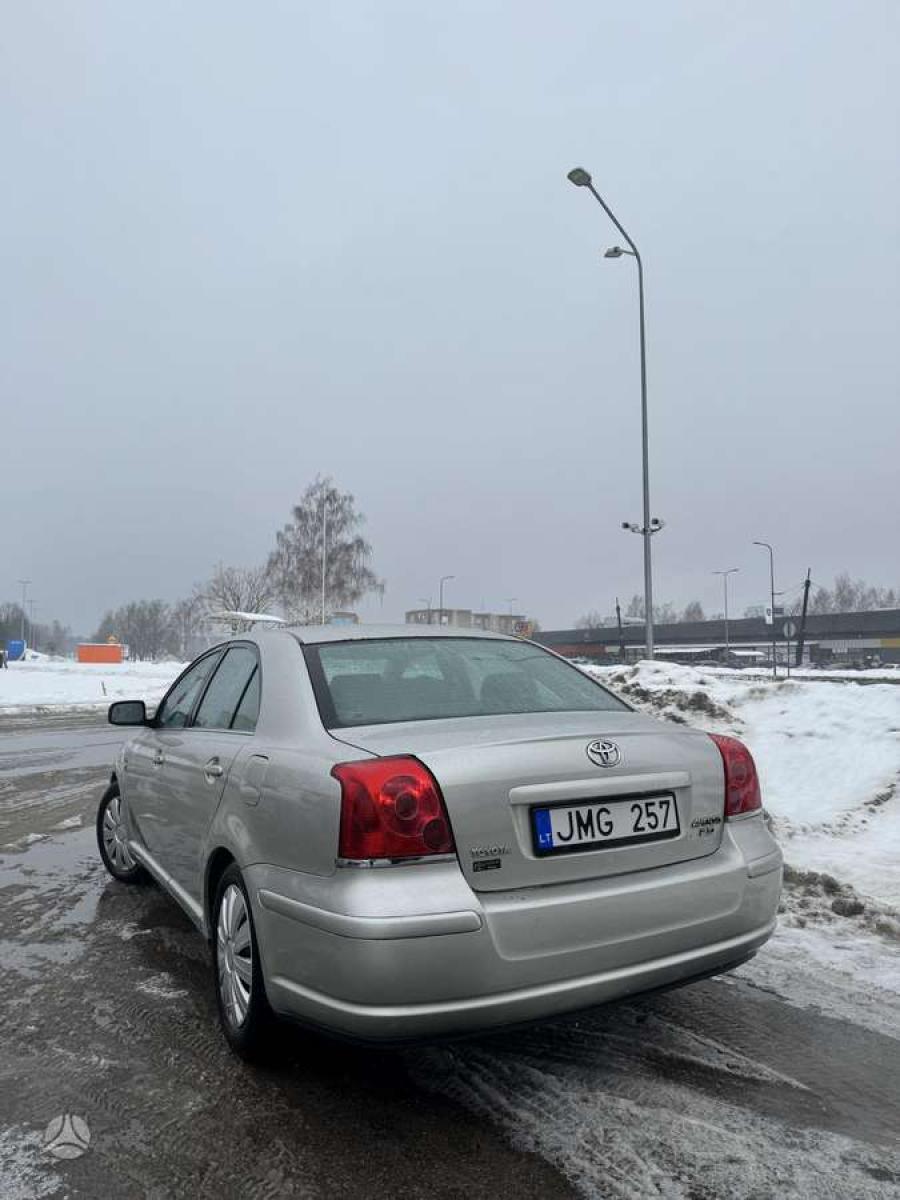 Pelēks Toyota Avensis 2003 Kaišiadorys, ar dzinēja tilpumu 2.00 L un nobraukumu 298 tūkst. km par 1850 €, foto 3 vietnē AUTOMOTO.COM.LV